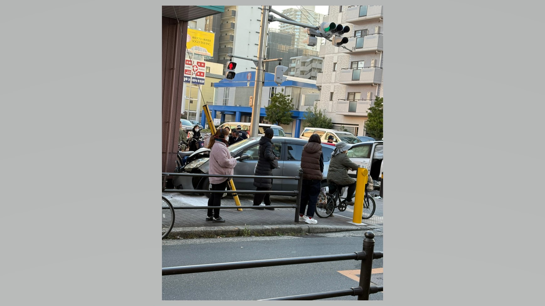 【速報】大阪市城東区でコーナンに車が突っ込む 交通事故で男女3人搬送 - トピックス｜Infoseekニュース