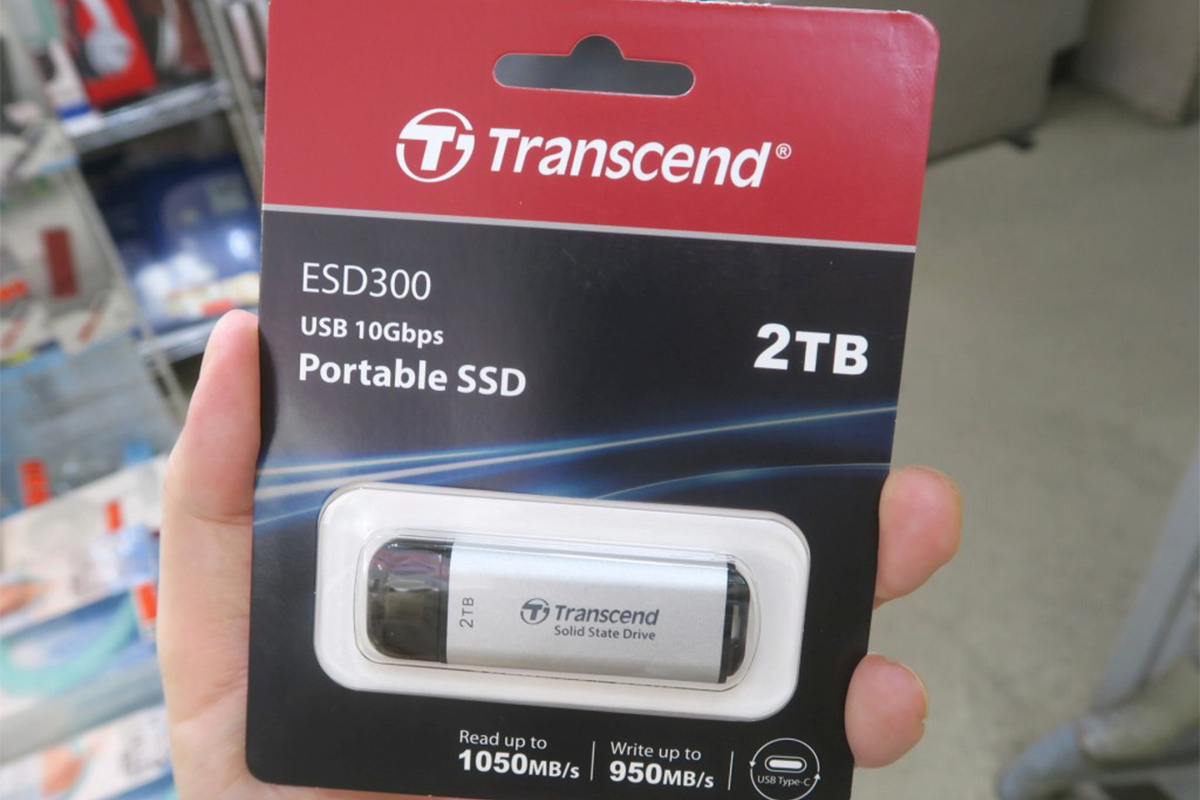 USB Type-C接続オンリーのUSBメモリー型SSD「ESD300」に新色のシルバー追加 - 拡大写真｜Infoseekニュース
