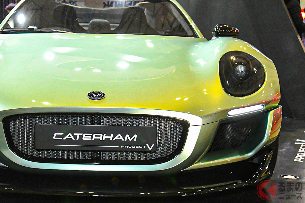 新型「“3人乗り”クーペ」初公開！ 270馬力超えの「超軽量マシン」！ 後輪駆動採用でめちゃ楽しそうな「V」実車展示 - 拡大写真｜Infoseekニュース