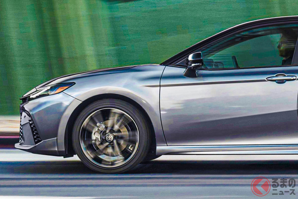 トヨタ新型「FF最大・最上級セダン」初公開！ 斬新サメ顔&お上品内装がカッコイイ！ 11代目になった「カムリ」加に登場 - 拡大写真｜Infoseekニュース