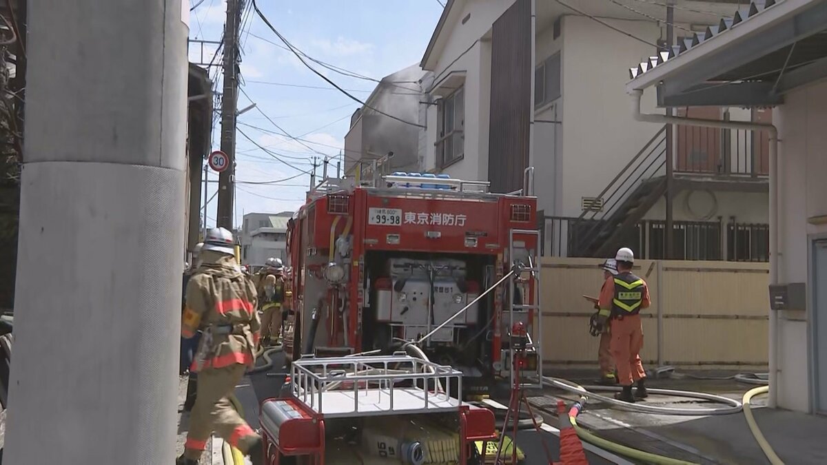 【速報】東京・板橋区の2階建ての建物で火事 「バッテリーがかなり爆発」と通報 3人逃げ遅れも全員救助、意識あり - トピックス ...